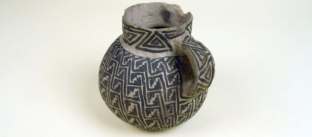 Snowflake b/w Pitcher - Ancient Pottery